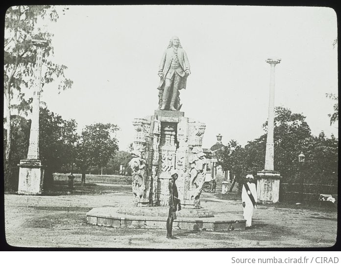 Etablissements français de l'Inde : la statue de Dupleix à Pondichéry ...